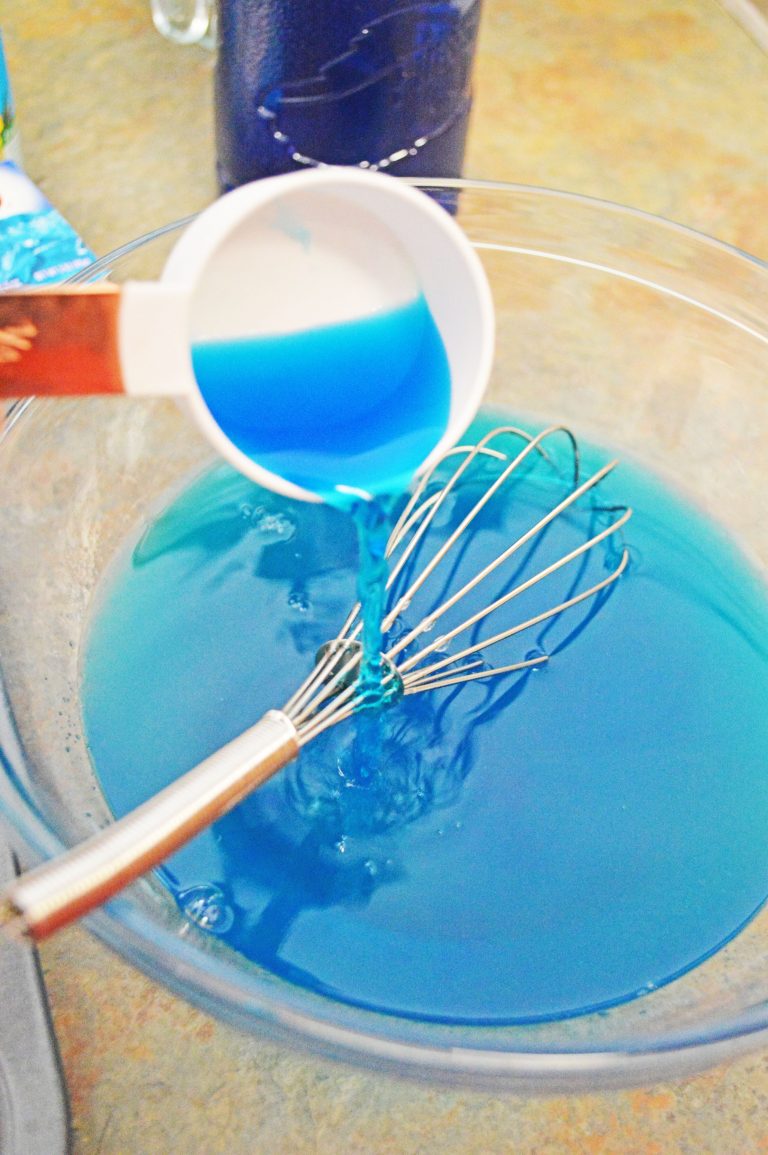 Blue Hawaiian Jello Shots – Snacks and Sips
